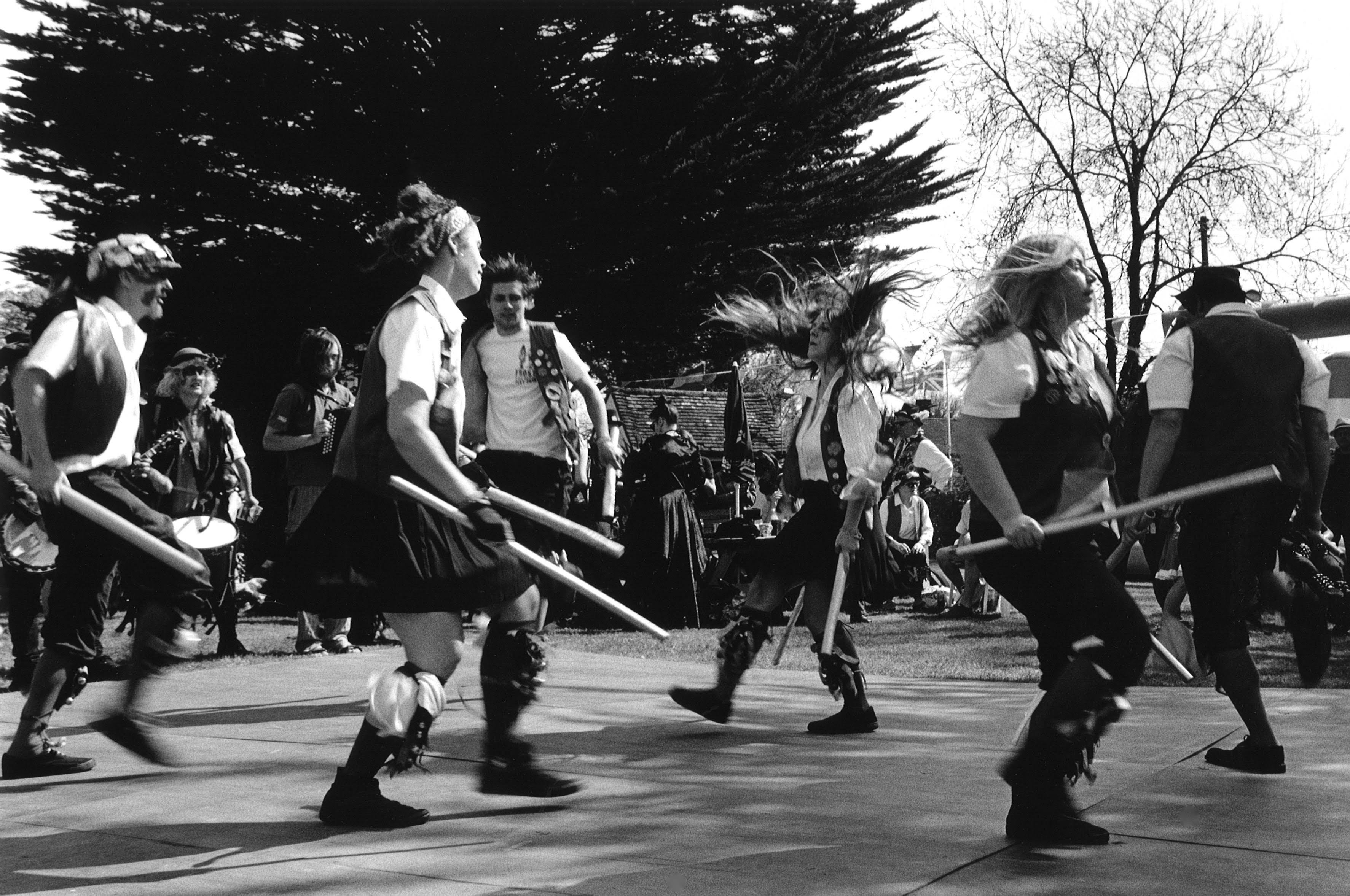 MORRIS DANCING – SPECTACULUM MAGAZINE