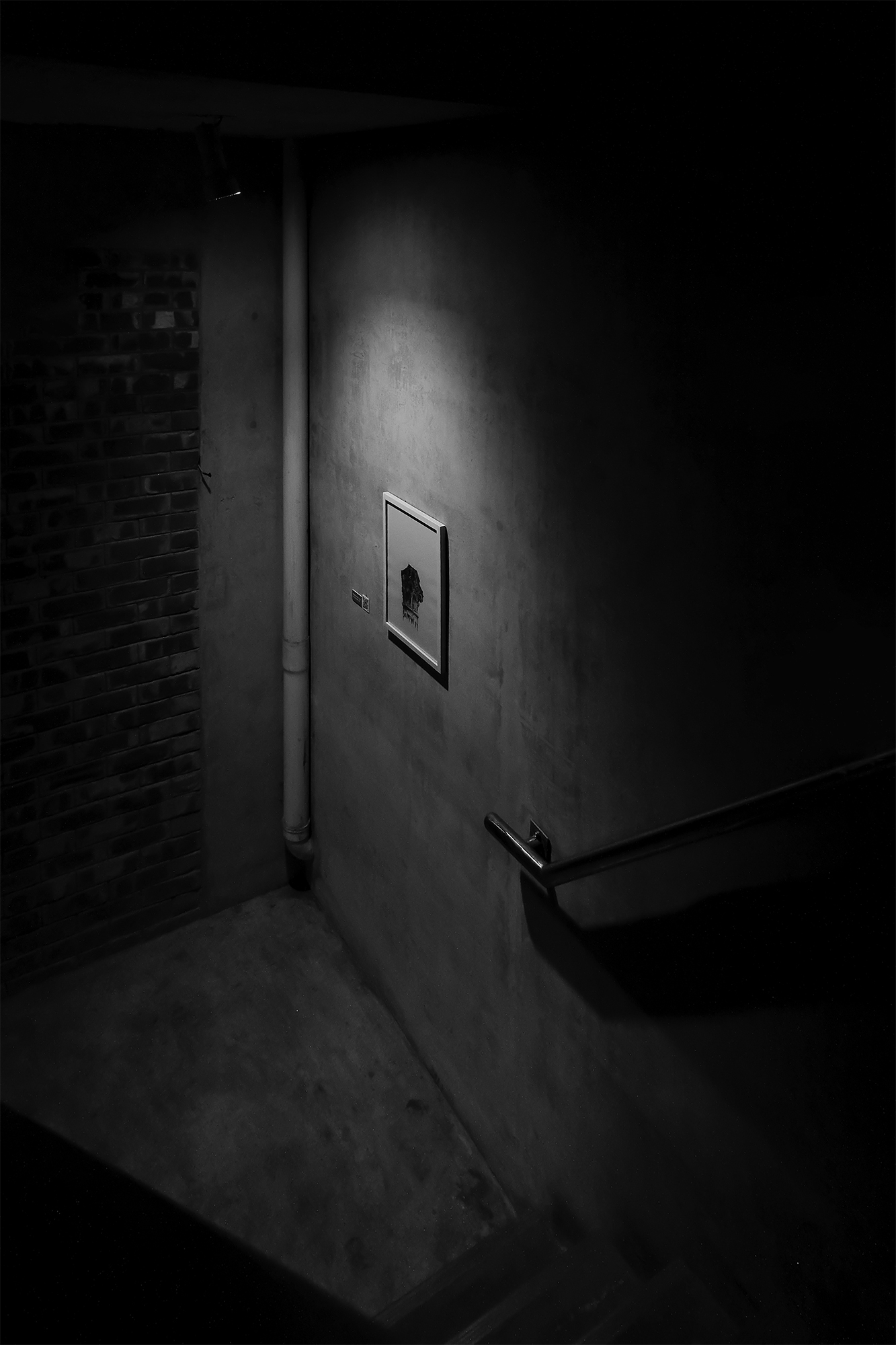 ABSENCE OF LIGHT – SPECTACULUM MAGAZINE