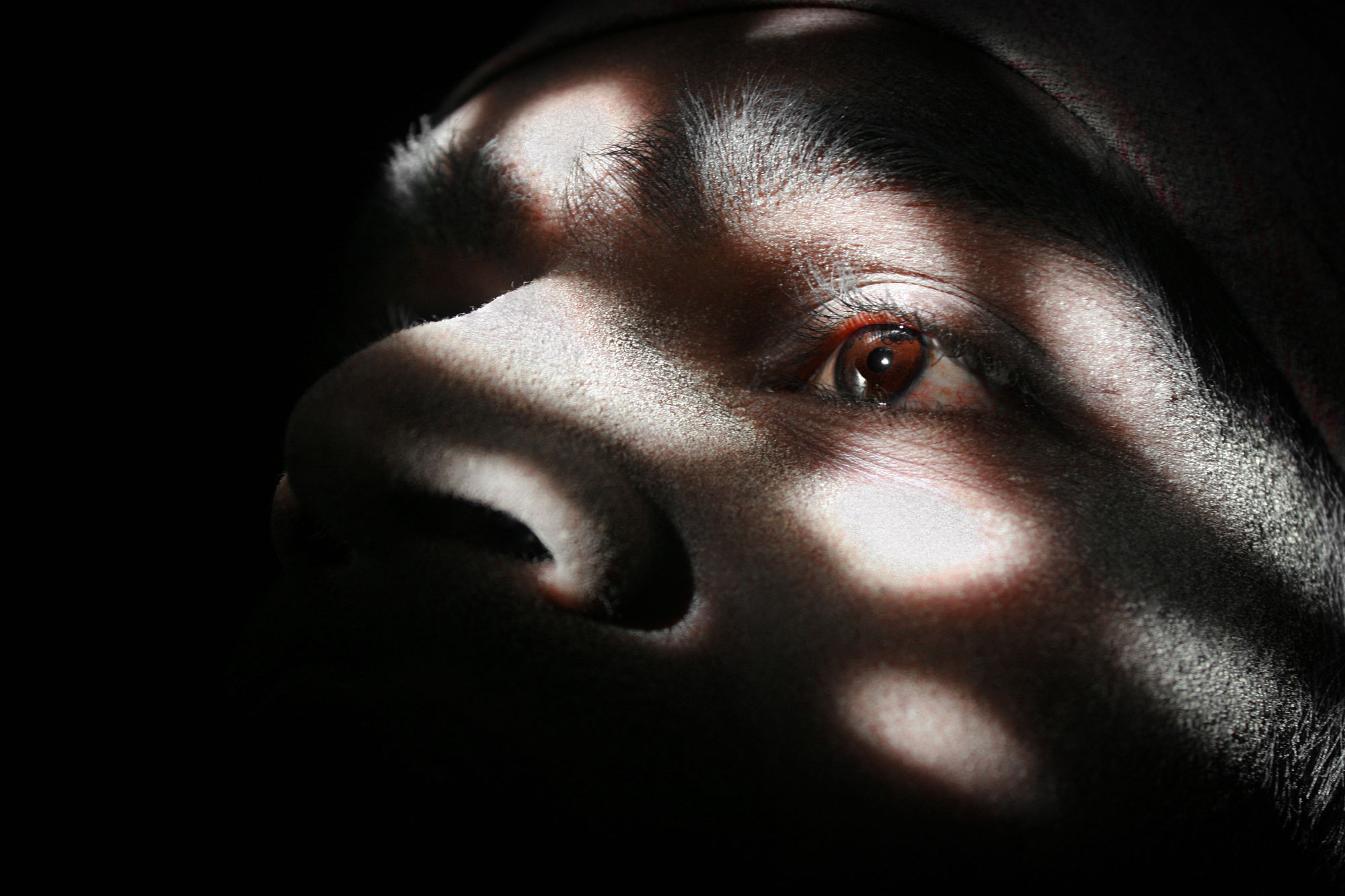 CHIAROSCURO – SPECTACULUM MAGAZINE